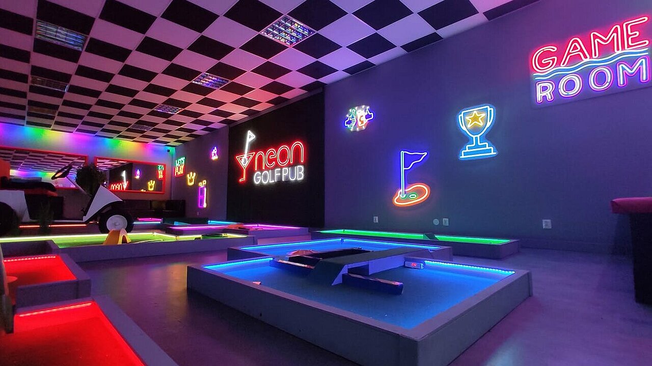 Neon Golf Pub: Turystyczny Portal Łodzi